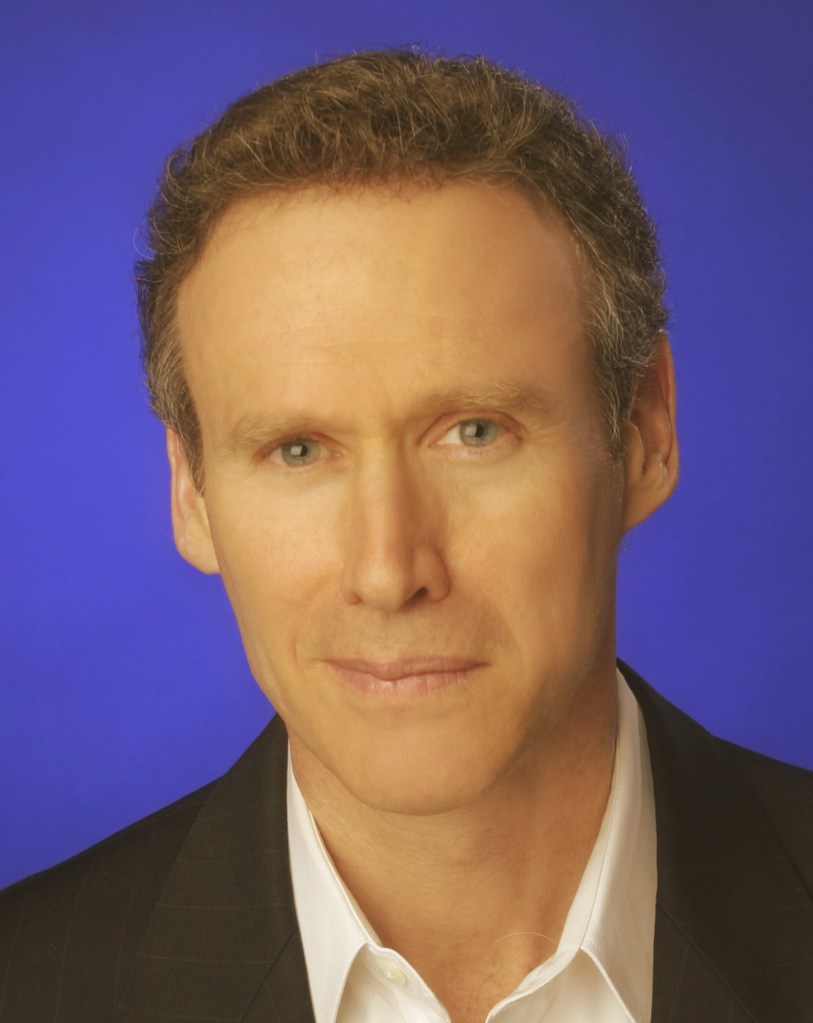 Bio – James Hirsen